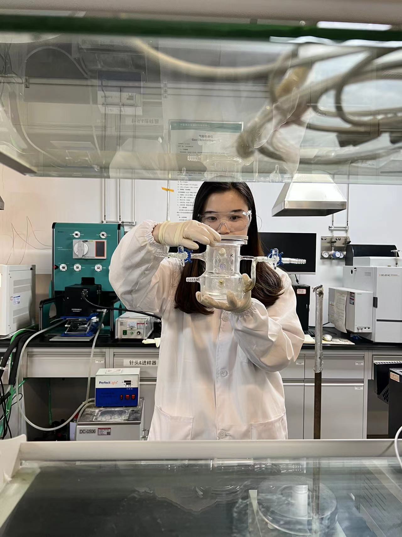 Miss Qi Huang from QUB visited Huazhong University of Science and ...